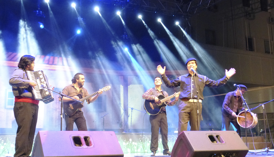 UNA CUECA CHILOTA GANO VII FESTIVAL NACIONAL DEL FOLCLORE DE CHILLÁN ...